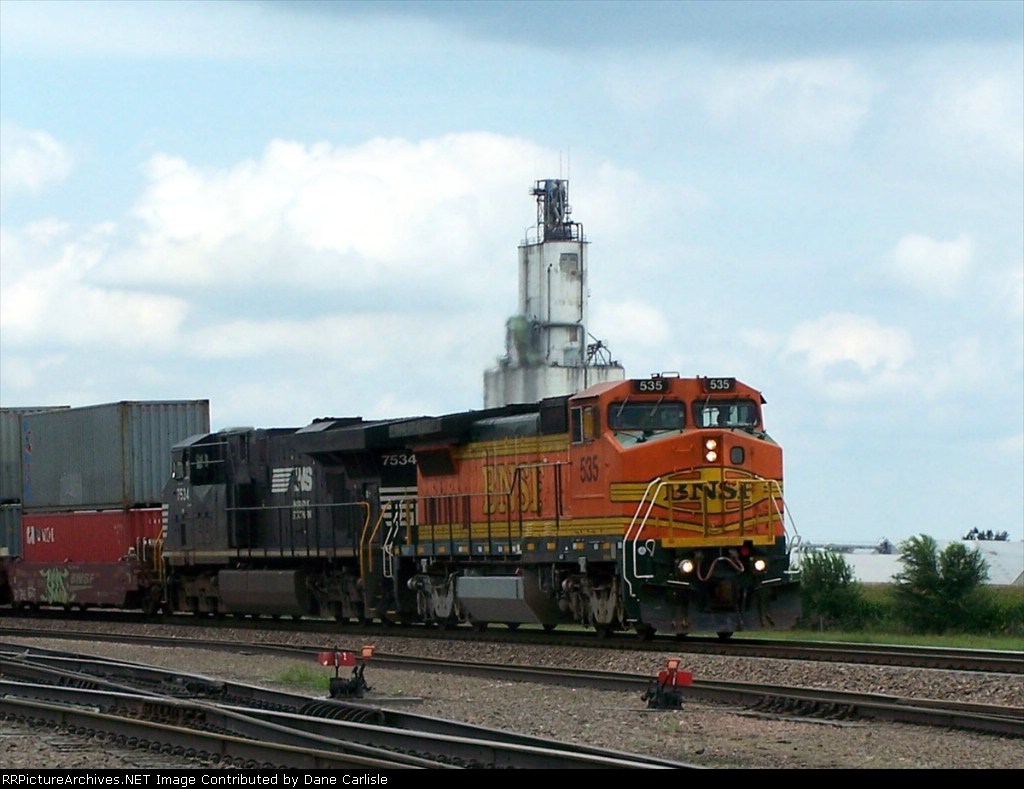 BNSF 535